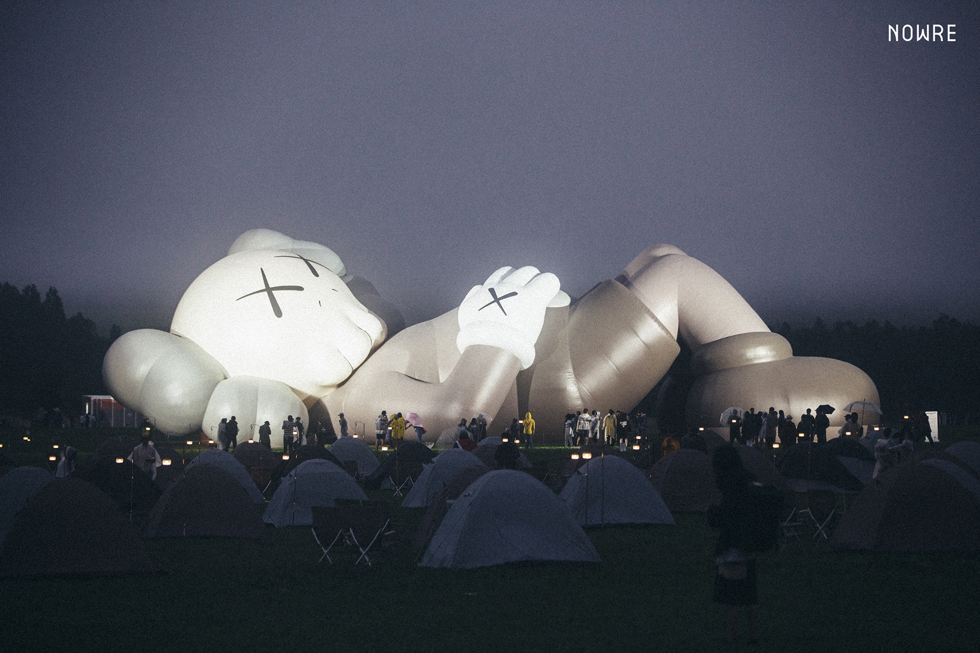 这个周末，和 KAWS 一起在富士山露营 – NOWRE现客
