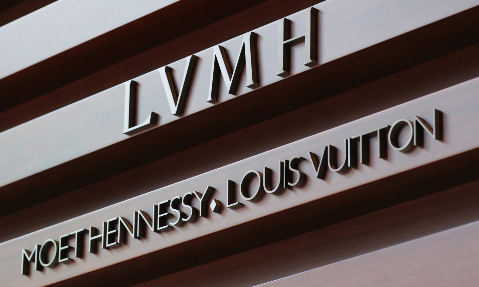 LVMH 集团香水和美妆基地将大规模生产消毒洗手液 – NOWRE现客