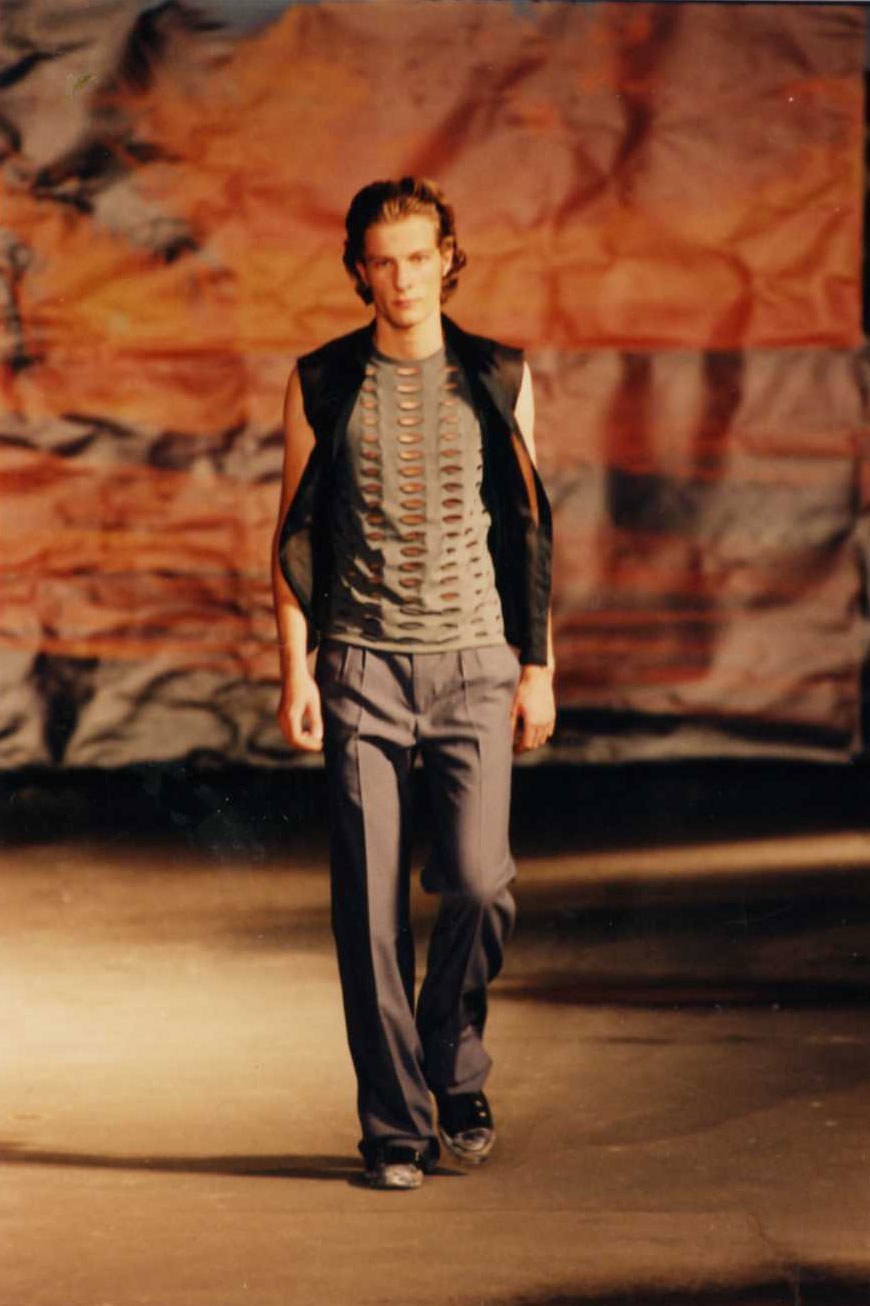 忠于自我的阶段，回顾 1995-1998 年的 Raf Simons – NOWRE现客