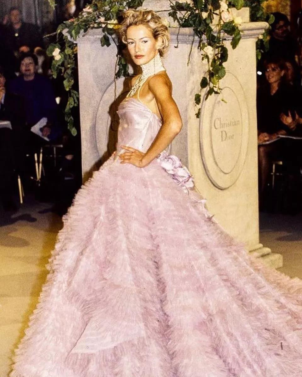 CHRISTIAN DIOR 1997 春夏高定系列 — 为优雅而生 – NOWRE现客
