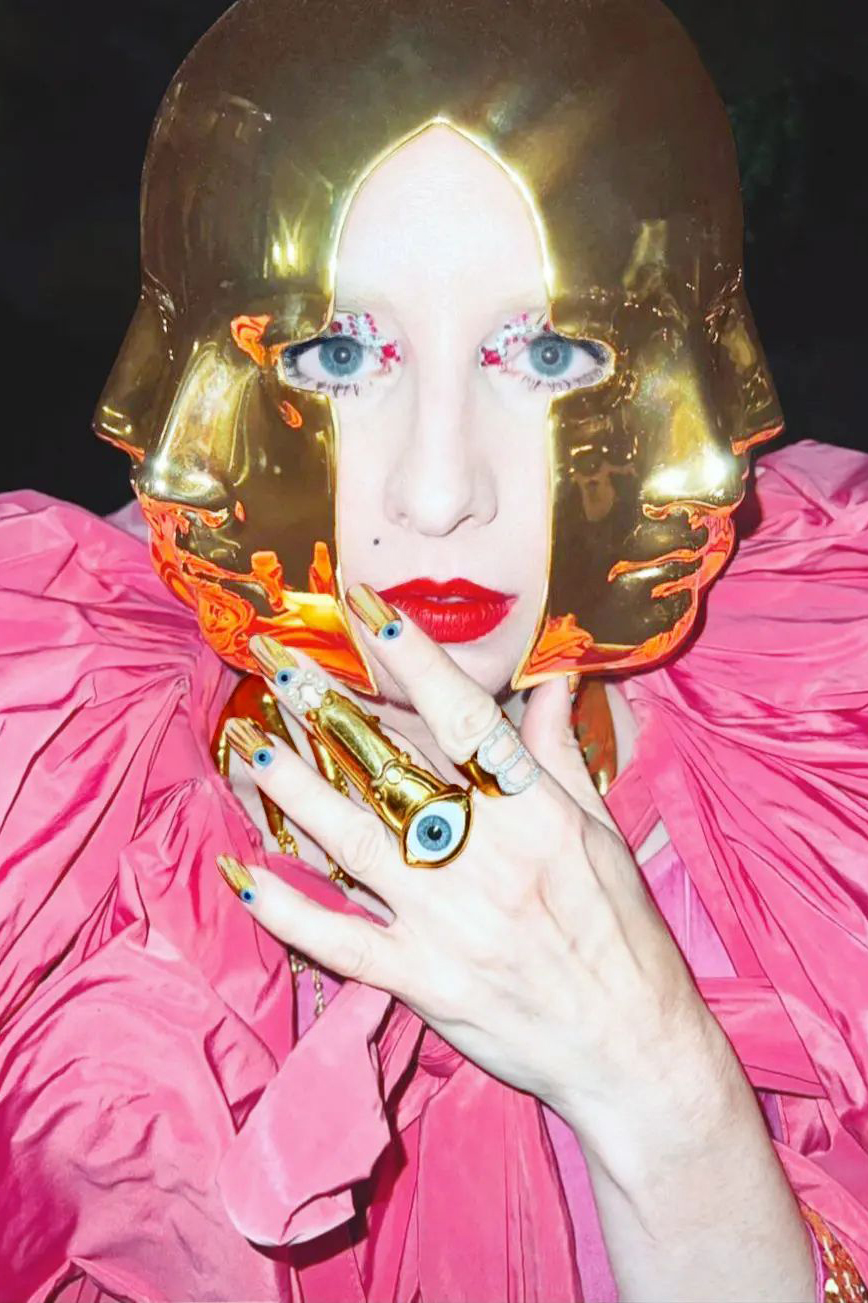 以前时尚要「靠脸 Carry」，现在遮住才是新趋势？ – NOWRE现客