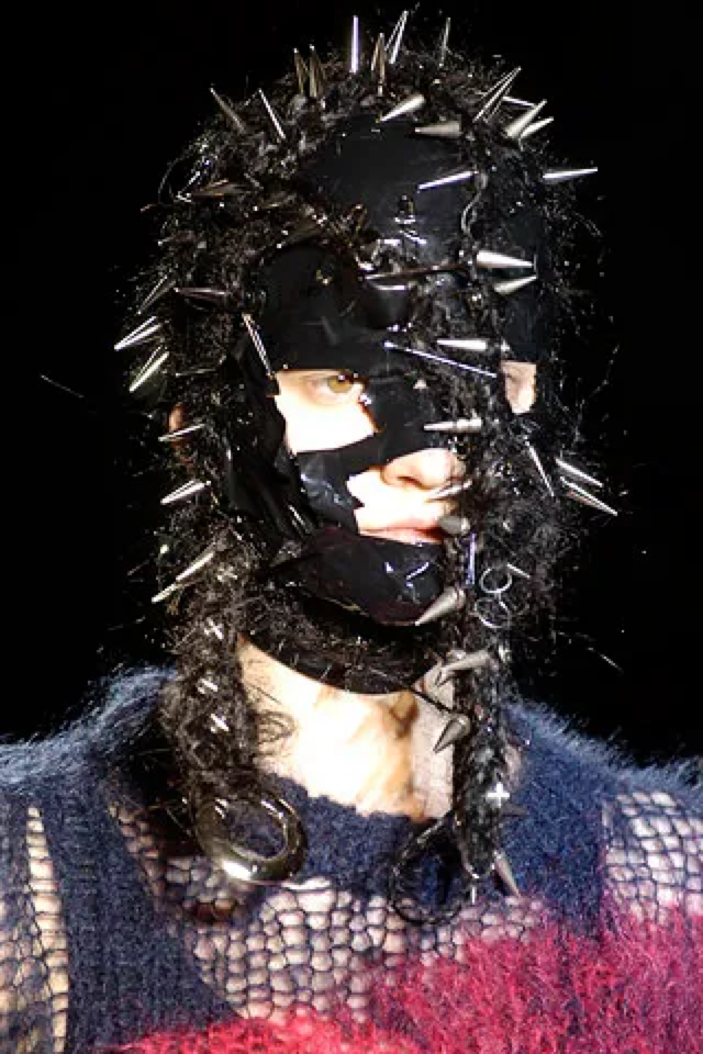 以前时尚要「靠脸 Carry」，现在遮住才是新趋势？ – NOWRE现客