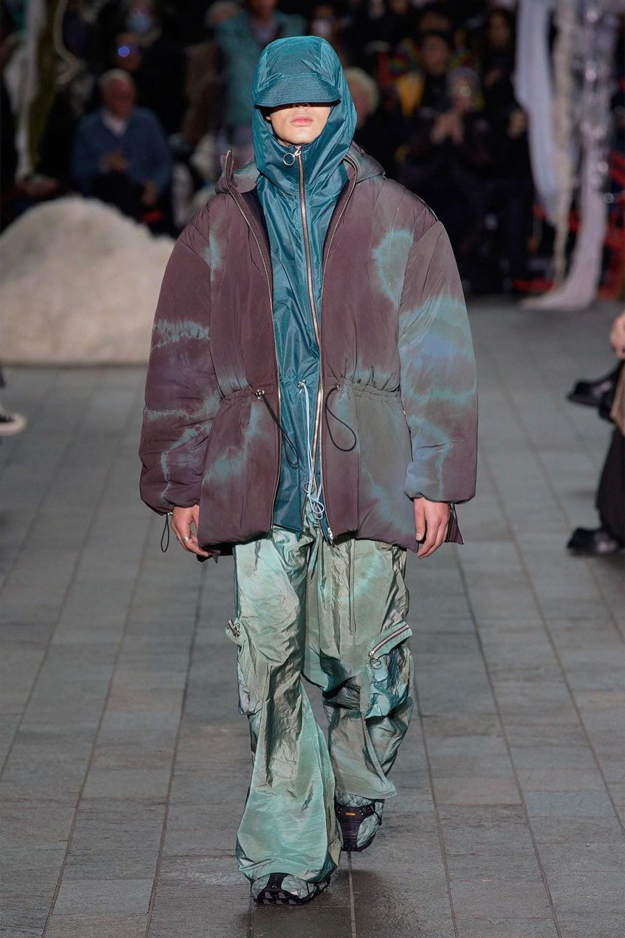 外星人风格？Charlie Constantinou 在玩一种很新的 Gorpcore – NOWRE现客