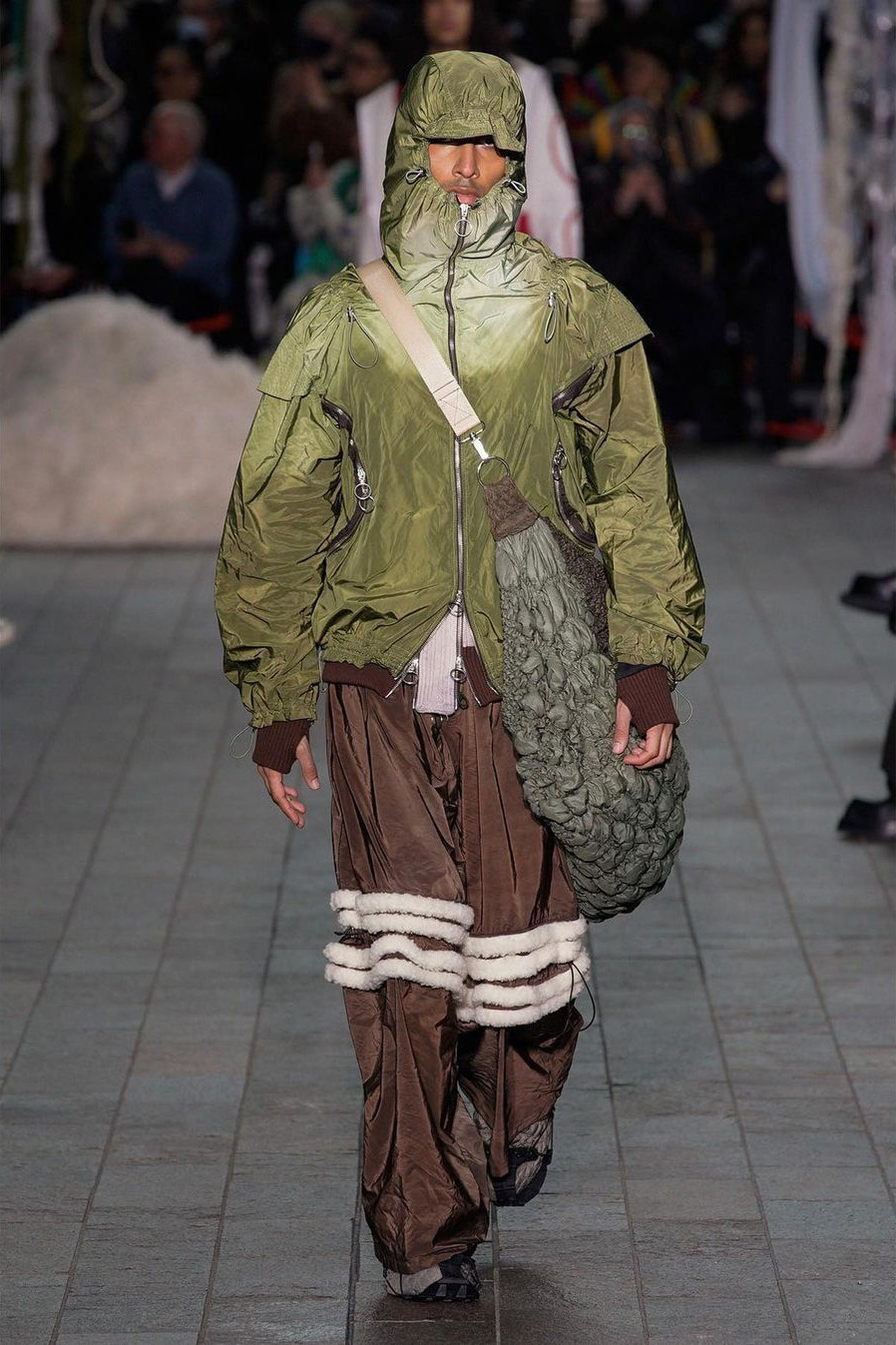 外星人风格？Charlie Constantinou 在玩一种很新的 Gorpcore – NOWRE现客