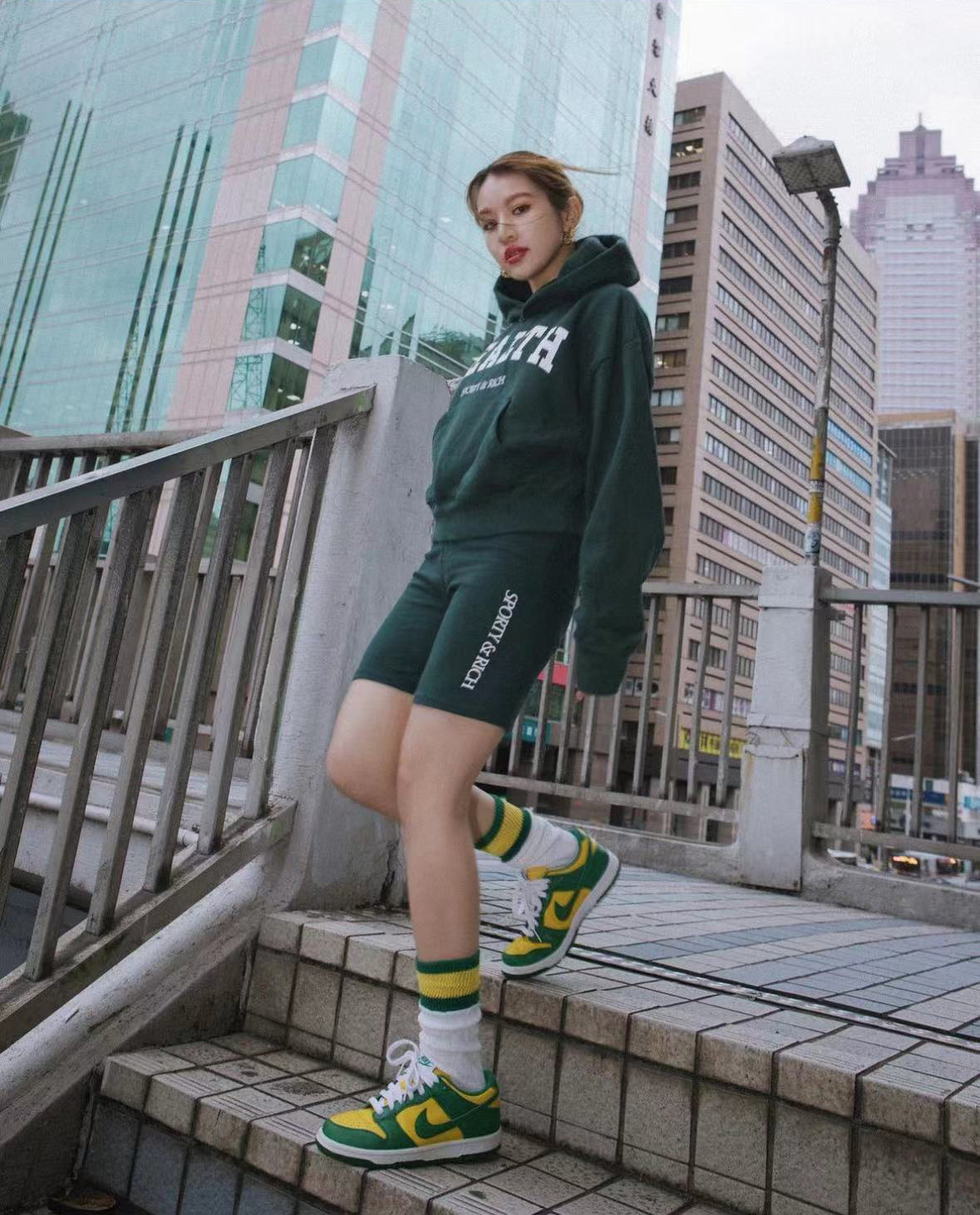 与 adidas 合作的 Sporty & Rich 彻底火起来了？ – NOWRE现客